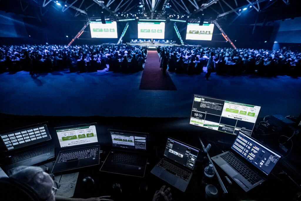 3 Benefits of Working with an Event Production Company - AVisual